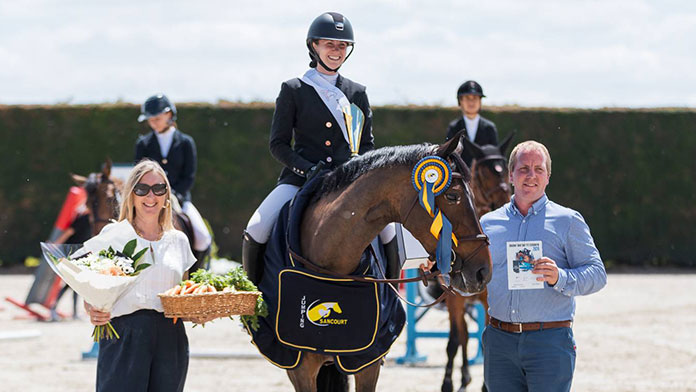 AGT FFE – Esthederm de Sancourt (59) : Axelle Lartigue et Dollar Girl ...